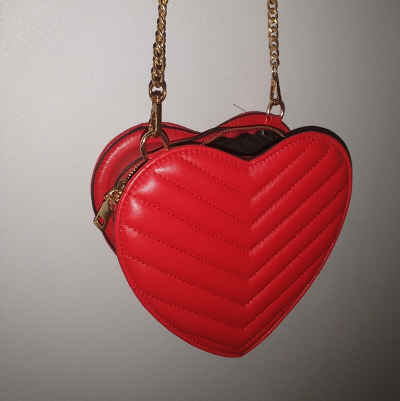 Unknown | Bags | Quilted Red Heart Bag W Gold Crossbody Chain | Poshmark